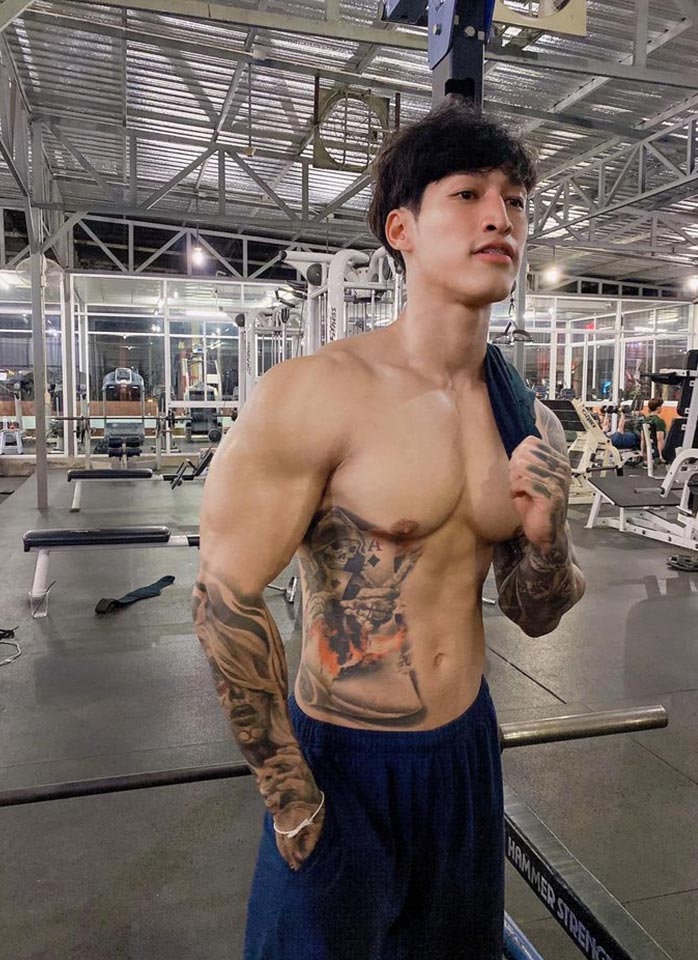 ส่องหนุ่มหล่อ หนึ่ง ศรัณพงษ์ เทรนเนอร์หุ่นดี กับรอยสักสุดเท่ห์ - เรื่องของ tattoo รวบรวม ข่าวสาร ...