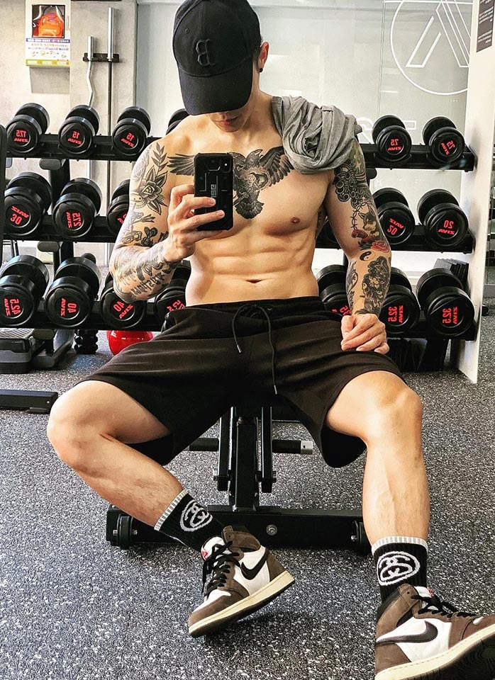 ส่องของดี “Eric” หนุ่มตี๋ไต้หวันหุ่นล่ำ กับรอยสักสุดซี๊ด ดีกรีนายแบบ ...